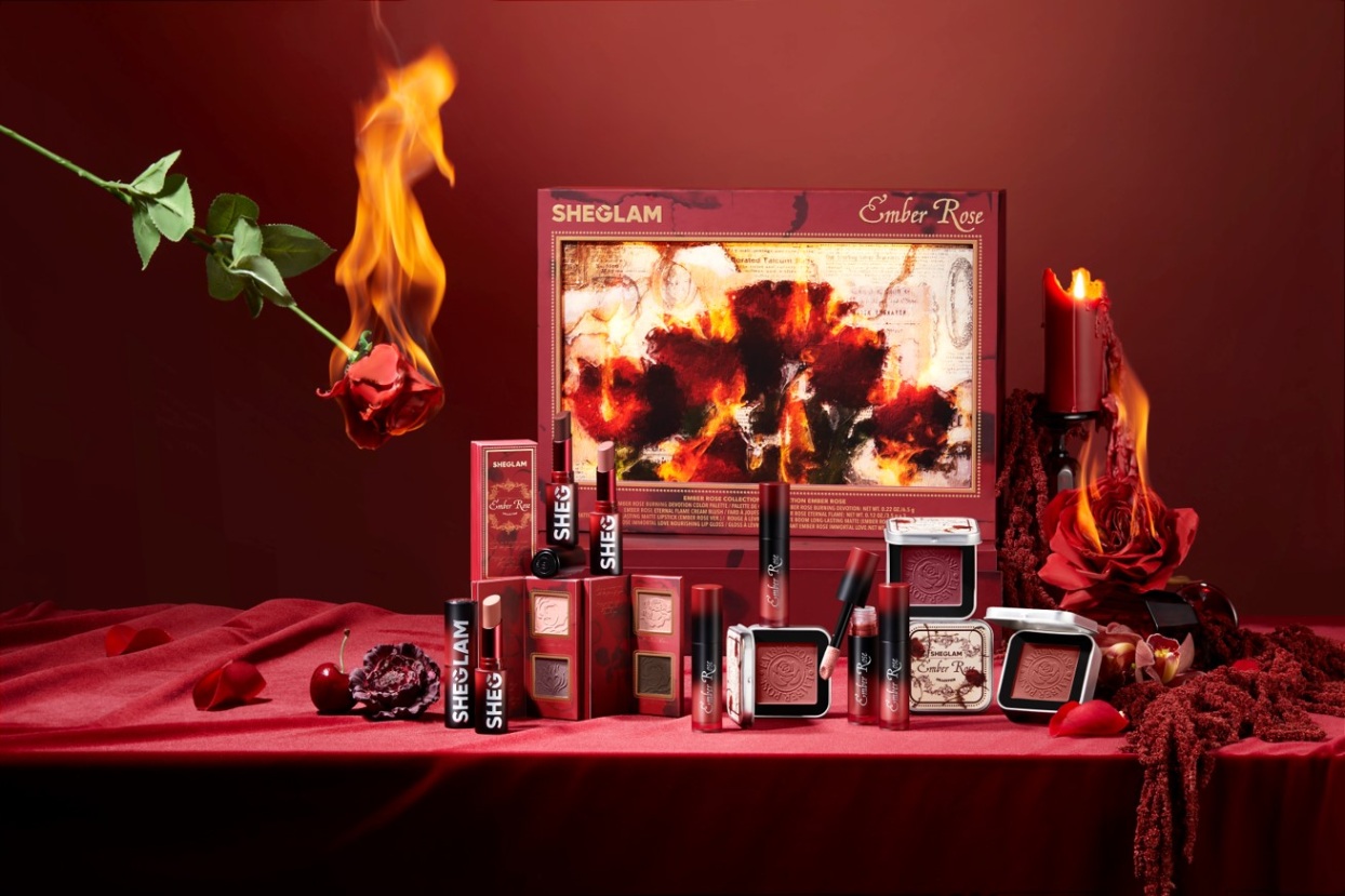 SHEGLAM（シーグラム）のバレンタインコスメ「Ember Rose Collection」は強くセクシーなモブワイフをイメージ？ | esthete